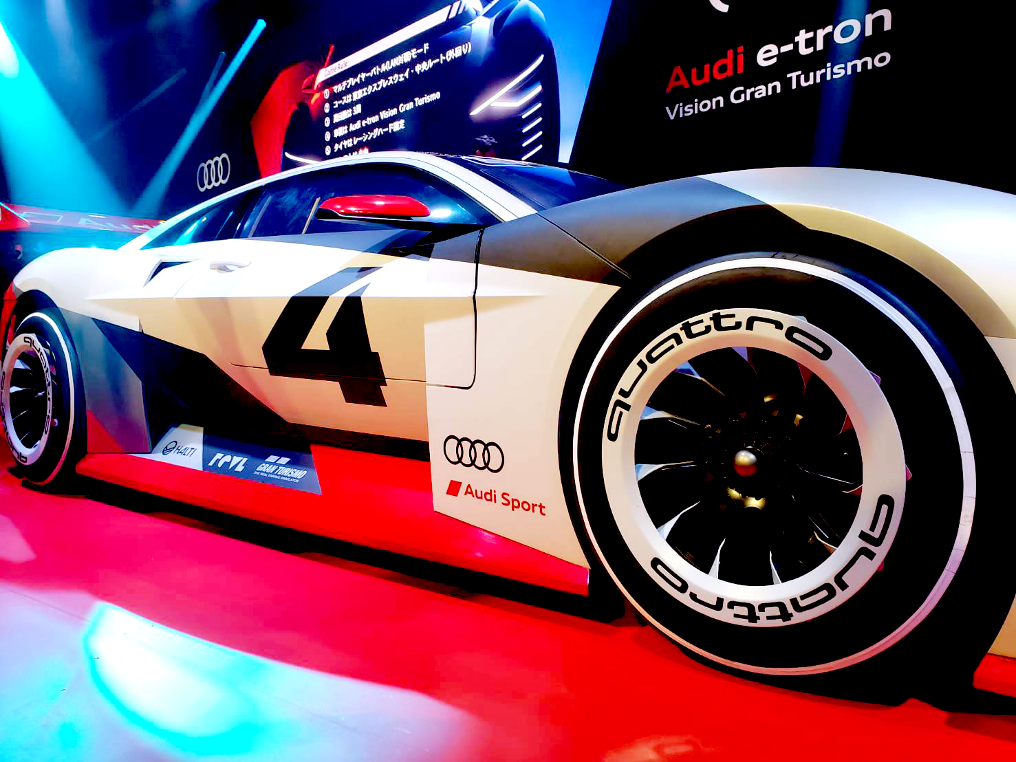 アウディの電気自動車『Audi e-tron』(アウディ イートロン)はこんな感じ