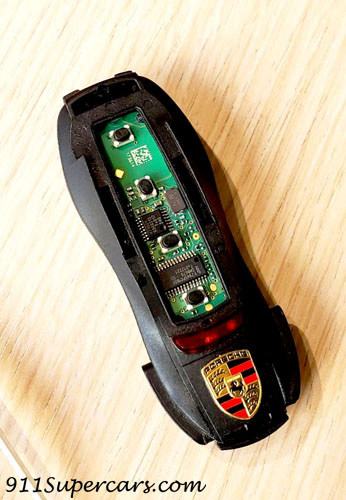 ポルシェ911 GT3の鍵の色を完全な白に。さらに変更