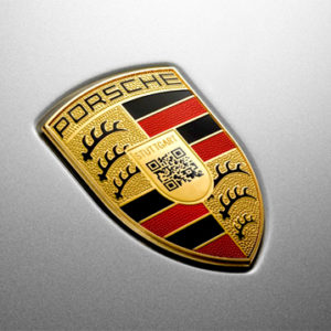 ポルシェ・タイカンのプロモーションに起用されたバーチャルヒューマン「Imma」が子供新聞に