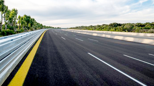 ポルシェのナルドテクニカルセンター (Nardò Technical Center)とタイカン