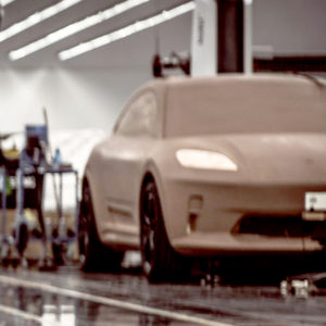 ポルシェ・タイカンのプロモーションに起用されたバーチャルヒューマン「Imma」が子供新聞に