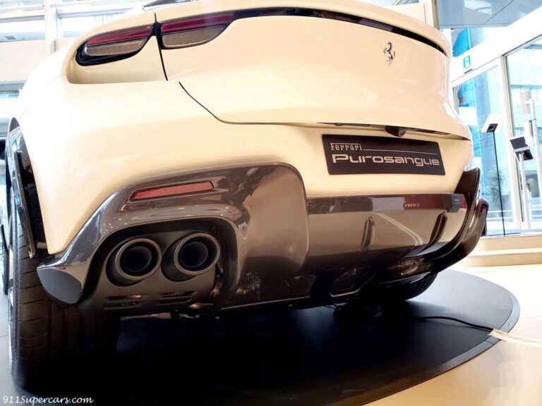 フェラーリ・プロサングエと偶然の出会い：スーサイドドアとは