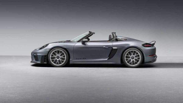 ポルシェ 718 スパイダーRS 発表：911 GT3のNAエンジン搭載