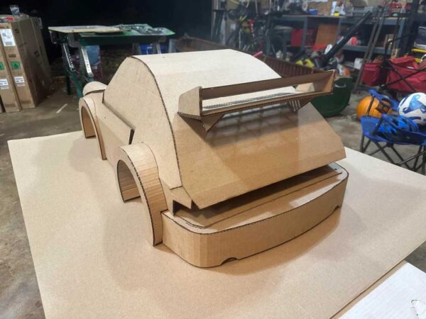 ハロウィンの手作りトランスフォーマー・ポルシェ911 カレラRS3.8 コスチューム