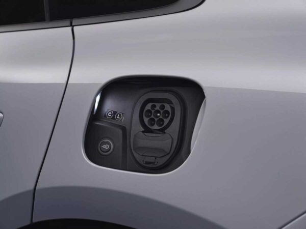 ポルシェのフル電動SUV：新型EVマカン発表