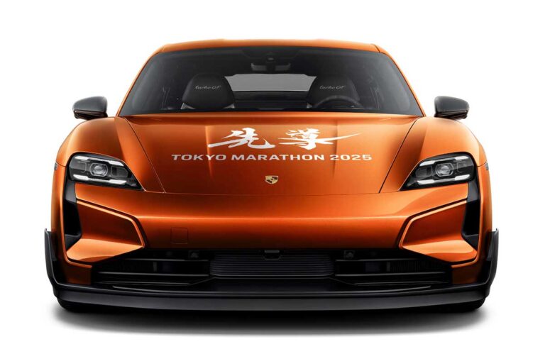 東京マラソン2025を走るポルシェのマカンエレクトリック