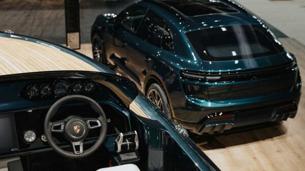 ポルシェのマカンターボEVのパワートレインをベースに設計された新型スポーツボート：Frauscher x Porsche 790 Spectre