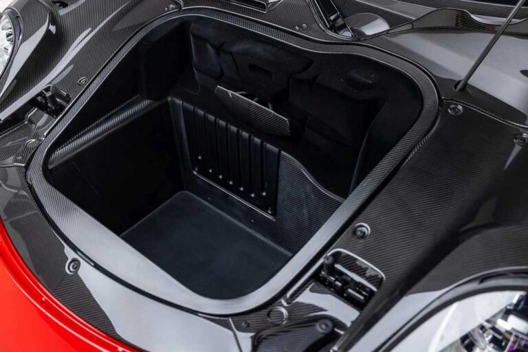 2015年式ポルシェ918スパイダー・ヴァイザッハパッケージが約5億円で落札