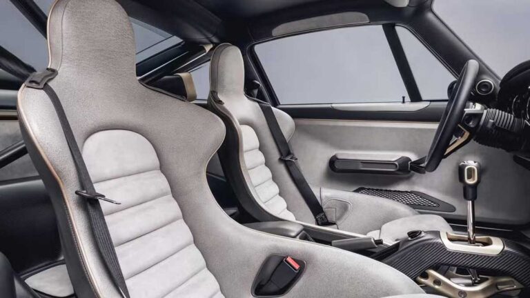 最新のポルシェ911 "Reimagined" by Singer：Sorcerer (DLSターボ)