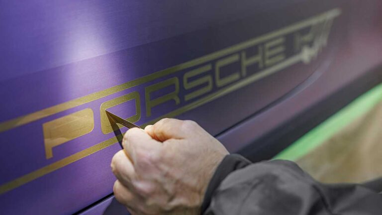 ポルシェ・モルドバ15周年記念：911 GT3 ツーリング『Tree of Life』発表